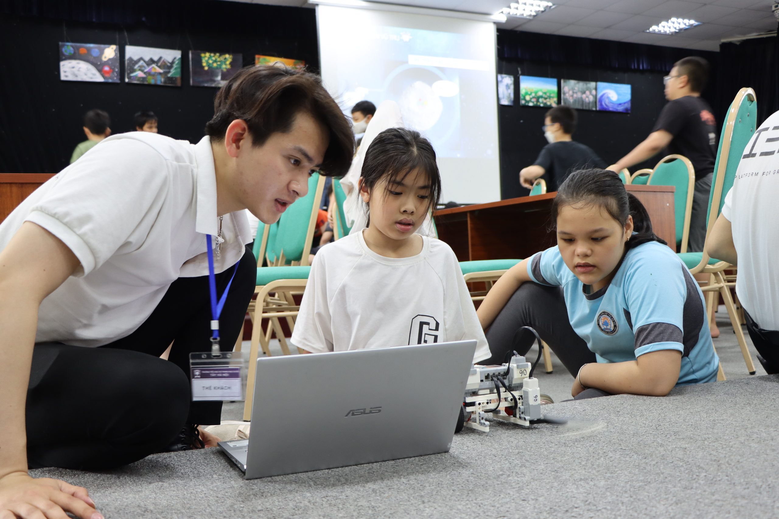 Lớp 5 trải nghiệm Robotics: Khơi nguồn đam mê và chủ động Nghiên cứu ...